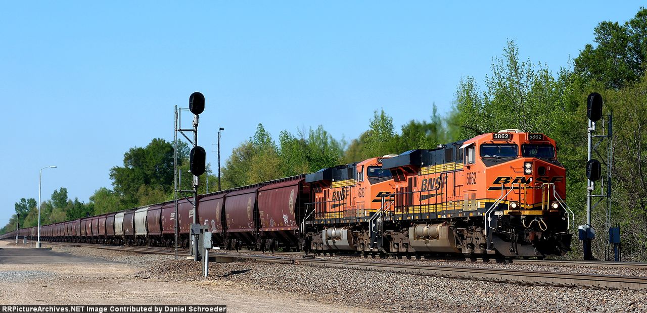 BNSF 5862 Grain train 9G5BHMJ